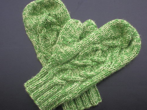 Ravelry: Red riding mittens pattern by Gabrielle Vézina