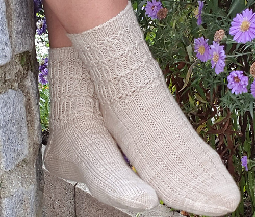 Ravelry: Seffa Socks pattern by rosa p.