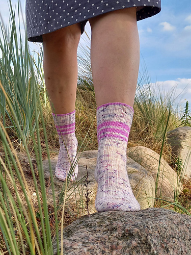 Ravelry: Riika Socks pattern by rosa p.