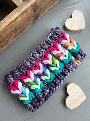Ravelry: The Heartbreaker Earwarmer pattern by Mandi Coffeen