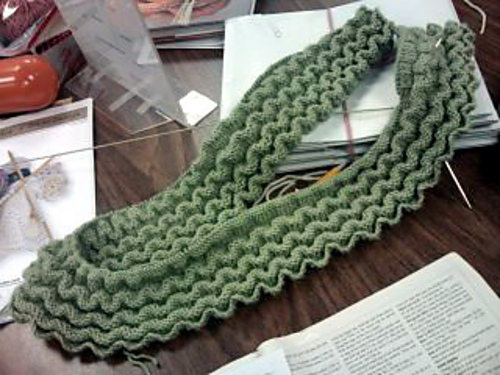 Ravelry: Softly Pleated Scarf pattern by Rachel Rawlings