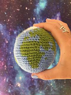 Ravelry: Crochet Globe pattern by Ruth Haydock