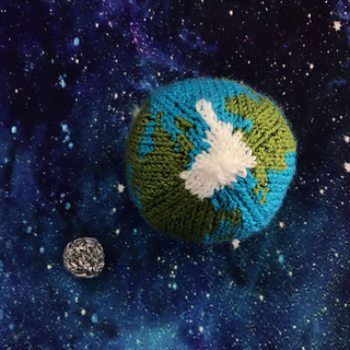 Ravelry: Medium Knitted Globe pattern by Ruth Haydock