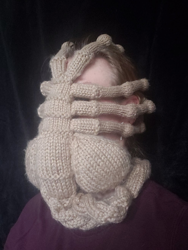 Ravelry: Facehugger pattern by sammich