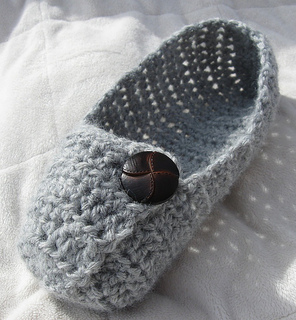 Ravelry: Cross Over Toe Ballet Slippers pattern by Laura Hooker