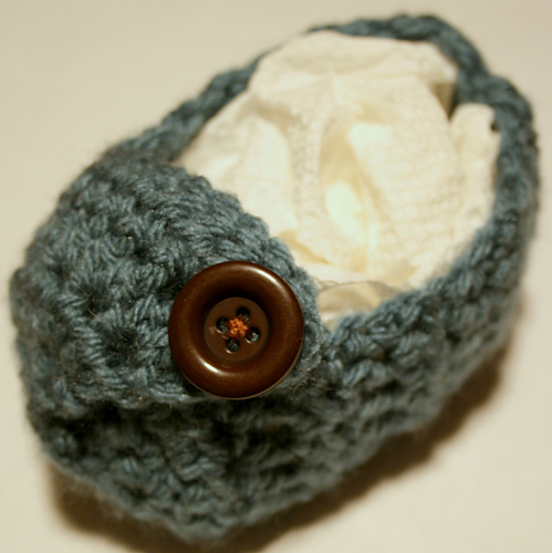 Ravelry: Cross Over Toe Baby Ballet Slippers pattern by Laura Hooker