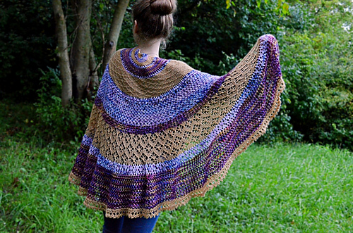 Ravelry: Turas Mara Shawl pattern by Samantha Troia