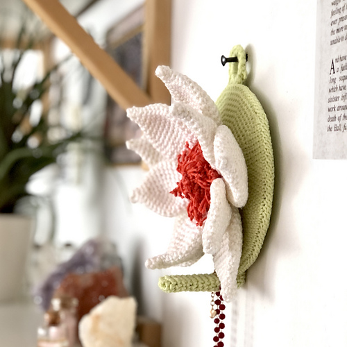 Ravelry: Water Lily Wall Mount pattern by Pepika