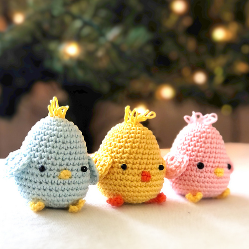 Ravelry: Amigurumi Chick in an Egg Shell pattern by Pepika