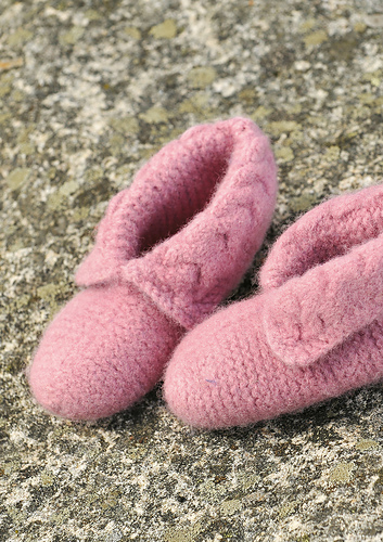 Ravelry: Tema19-21 Tova tøfler (Felted slippers) pattern by Gerd Auestad