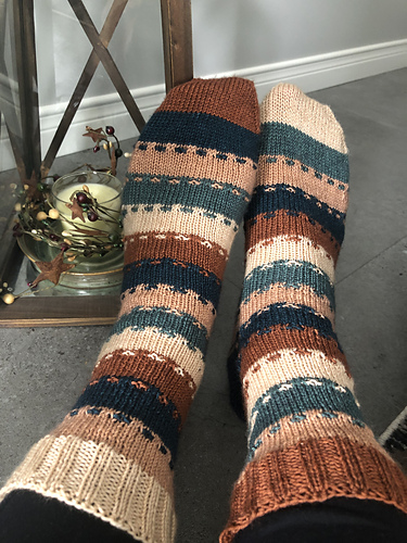 Ravelry: Quilted Stripes Socks pattern by Dana Rae Makes