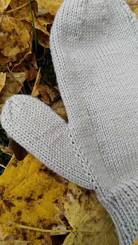 Ravelry: Aunt Ethel's Vintage Mittens pattern by Sarah B