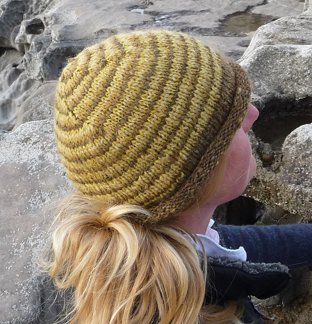 Ravelry: Humdrum Helix Hat pattern by Fran Rushworth