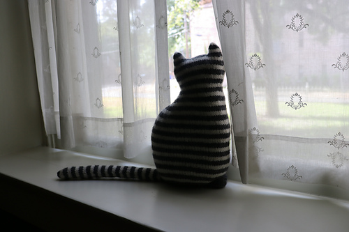 Ravelry: The Window Cat pattern by Sara Elizabeth Kellner
