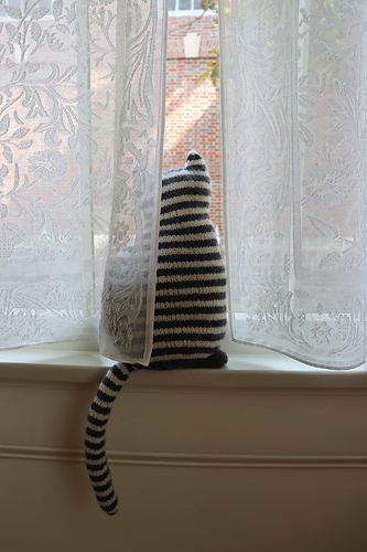 Ravelry: The Window Cat pattern by Sara Elizabeth Kellner