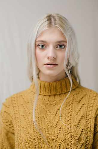 Ravelry: Dorrit pattern by Sarah Hatton