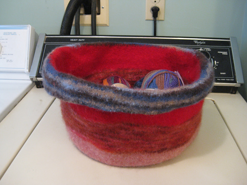 Ravelry: Felted Basket - Bucket pattern by Jennifer Pace, Pipp's Purses