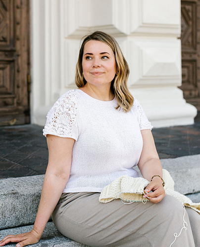 Ravelry: Rococo raglan tee pattern by Sari Nordlund