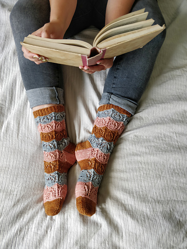 Ravelry: Venus socks pattern by Sari Nordlund