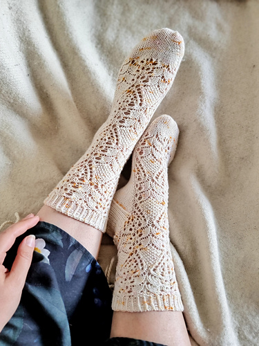 Ravelry: Ariel socks pattern by Sari Nordlund