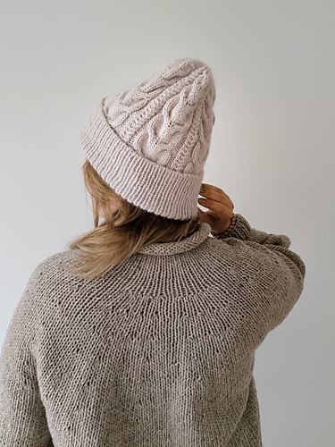Ravelry: August hat (me) pattern by Sari Nordlund
