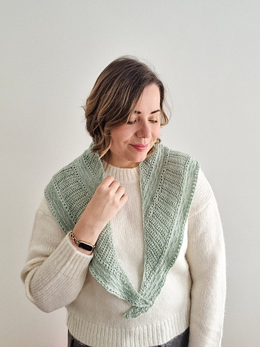 Ravelry: Tiny shells shawl pattern by Sari Nordlund