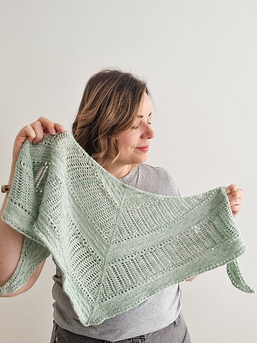 Ravelry: Tiny shells shawl pattern by Sari Nordlund