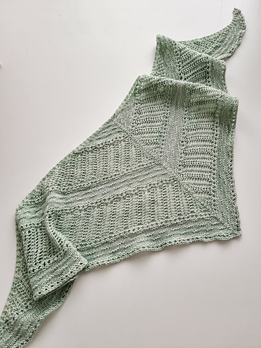 Ravelry: Tiny shells shawl pattern by Sari Nordlund