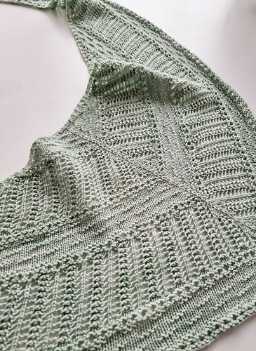 Ravelry: Tiny shells shawl pattern by Sari Nordlund