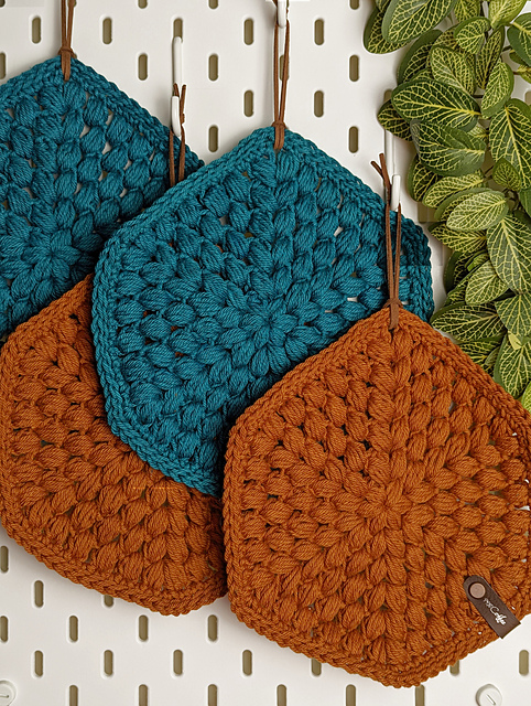 Ravelry: Fancy Puff Trivets pattern by Savannah Guerrero