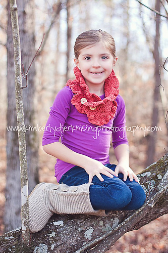 Ravelry: Ruffled Shell Cowl pattern by Salena Baca