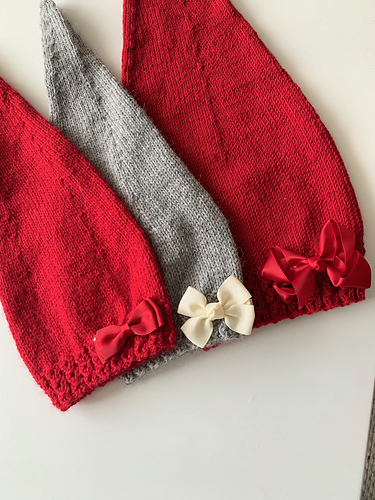 Ravelry: Småflettenisselue / Mock cable stocking hat pattern by scandiknit