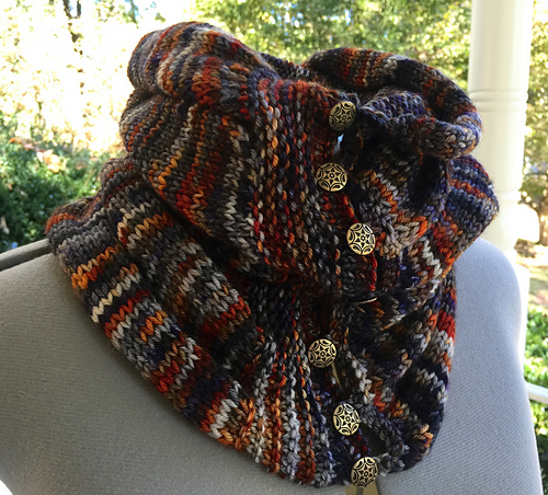 Ravelry: Robin Cowl pattern by Caroline Wiens