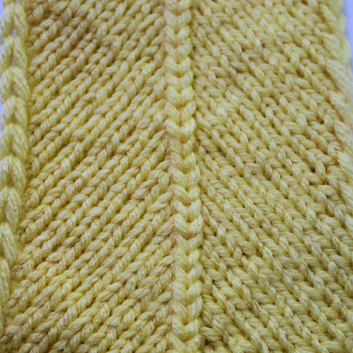 Ravelry: Chevron Arrow Scarf pattern by Scarlett Royale