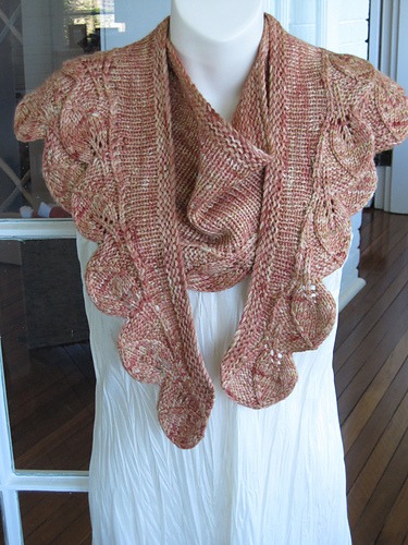 Ravelry: Cedar Leaf Shawlette pattern by Alana Dakos