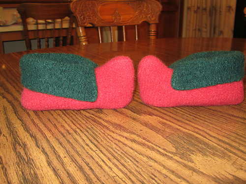 Ravelry: Kid's Elf Slippers pattern by Patons