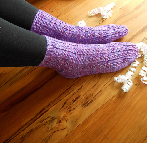Ravelry: Ribbon Curl Socks pattern by Sarah Ronchetti