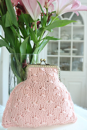 Ravelry: Pink Coin Purse pattern by Susan Frick