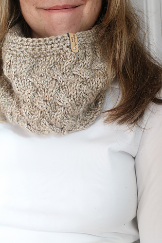 Ravelry: Heartland Cable Cowl pattern by Susan Frick