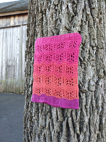 Ravelry: Gentle Waves Cowl pattern by Woollen Knots
