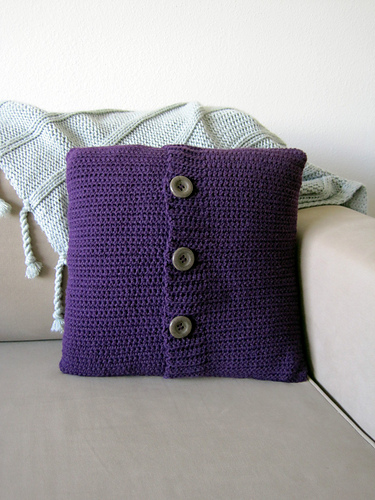 Ravelry: Button Pillow pattern by Nicole Dasig