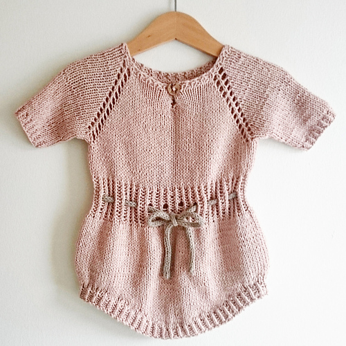 Ravelry: Vriompeisen Lekedrakt/TopDown Playsuit pattern by Jane Josten