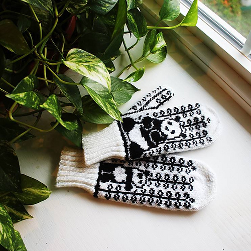 Ravelry: Reverse Panda Mittens pattern by Rebecca Tsai