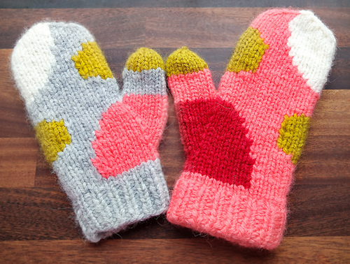 Ravelry: Lara Mittens pattern by shinysuperhero