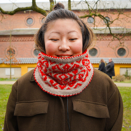 Ravelry: Ally Cowl pattern by shinysuperhero