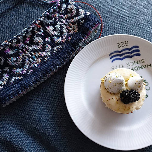 Ravelry: Ally Cowl pattern by shinysuperhero