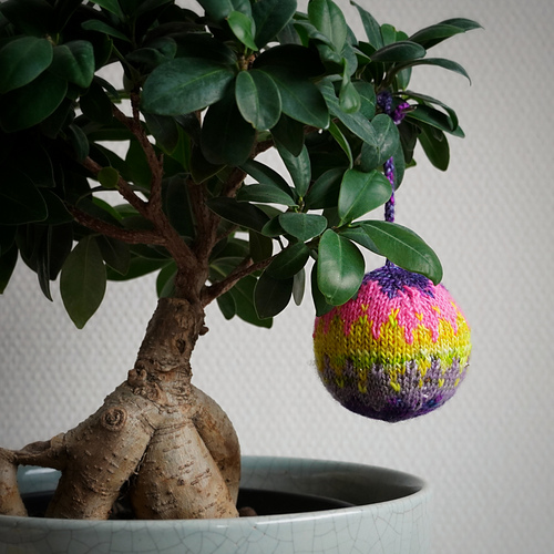 Ravelry: The Fab Ball pattern by shinysuperhero