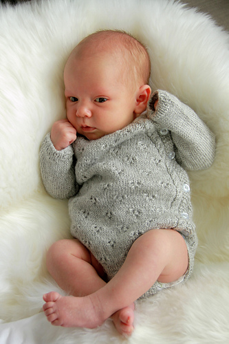 Ravelry: Tiriltunge Newborn Onesie, Nyfødtbody pattern by Shja