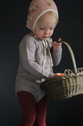 Ravelry: Tiriltunge Newborn Onesie, Nyfødtbody pattern by Shja