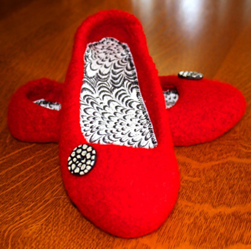 Ravelry: Seamless Slippers pattern by Lisa Gerber